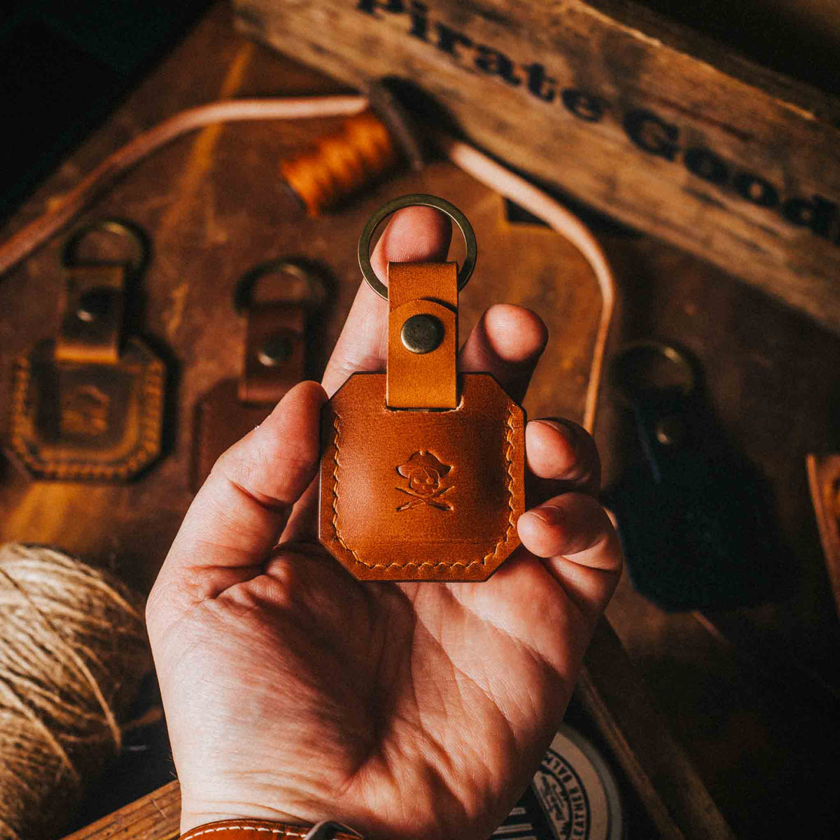 The Compass - Apple airtag EDC leather keychain - Pirate Goods